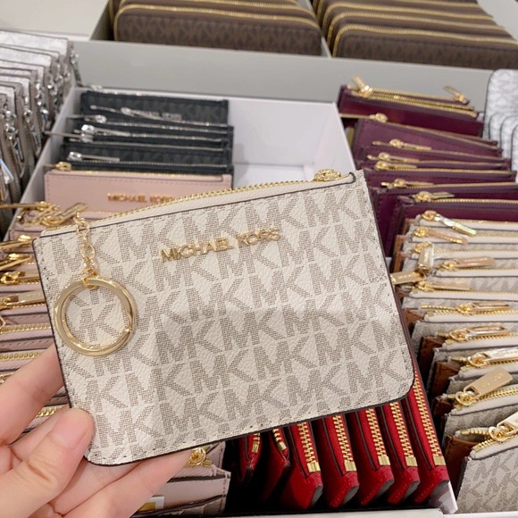 Michael Kors | Accessories | Michael Kors Jet Set Logo Card Holder In ...